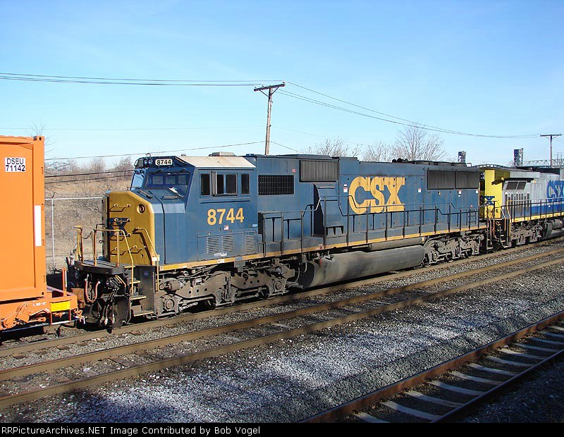 CSX 8744